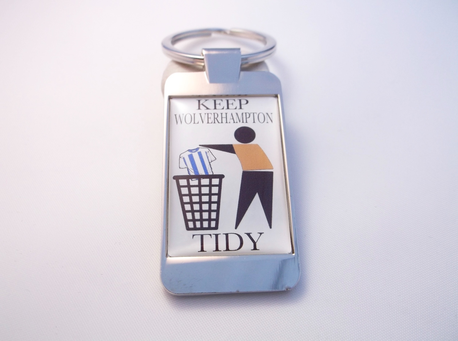 WOLVES WOLVERHAMPTON SUPPORTERS KEEP YOUR AREA TIDY BADGE KEYRING KEY ...