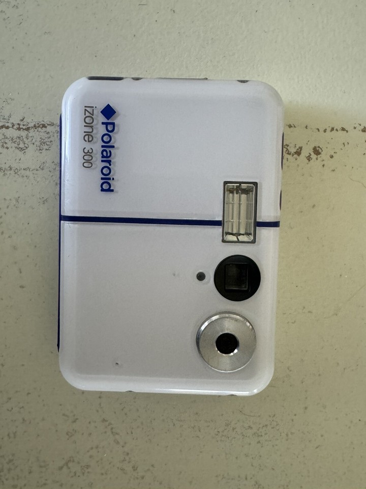 Polaroid iZone 300 3.2MP 1.5" LCD Digital Camera Case Charger SD Card ...