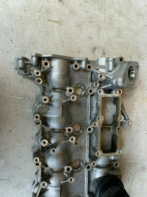 MERCEDES BENZ OEM W205 C300 Front Engine Motor Valve Cover Head Top 2 ...