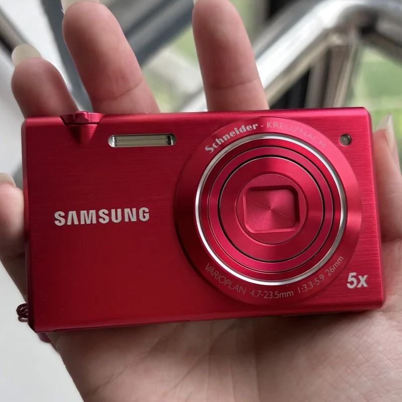 Samsung MV800 Digital Camera Selfie Flip-out Vlog 5x Zoom 16.1MP -90% ...