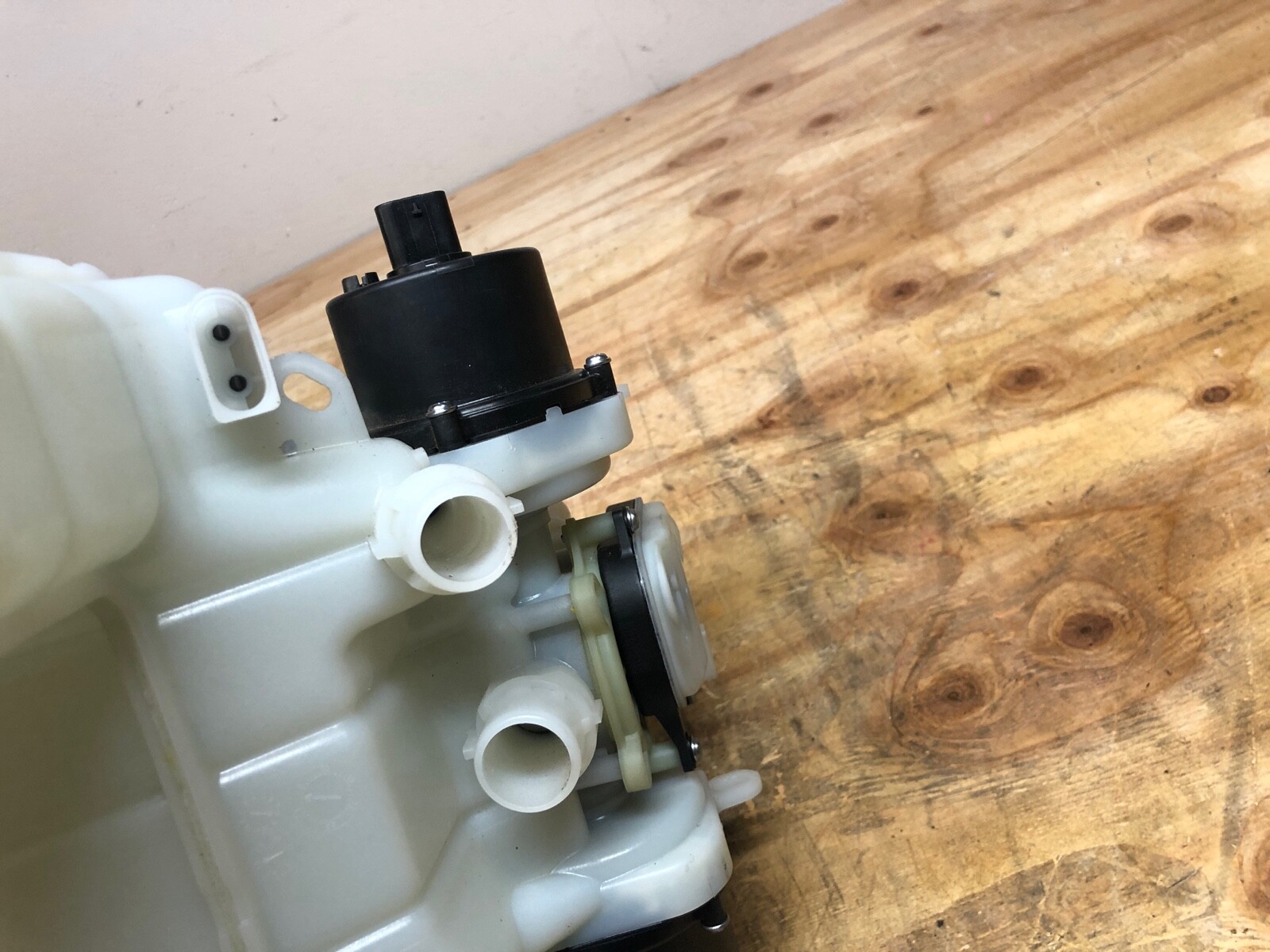 Tesla Model 3 Superbottle Chiller Pump Tank Reservoir Cooler Bottle ...