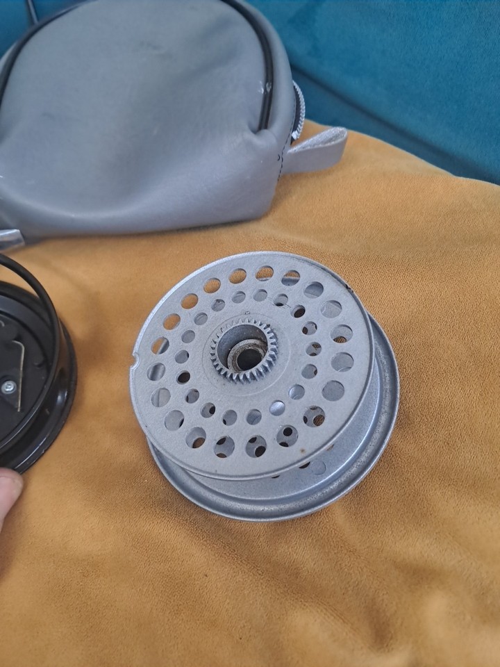 Leeda Rimfly King Size Fly Fishing Reel Vintage 3.5" In Soft Reel Case ...