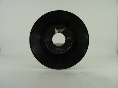 SINITTA SO MACHO 28 (28) 2 Track 7" Single along with Plain Paper ...
