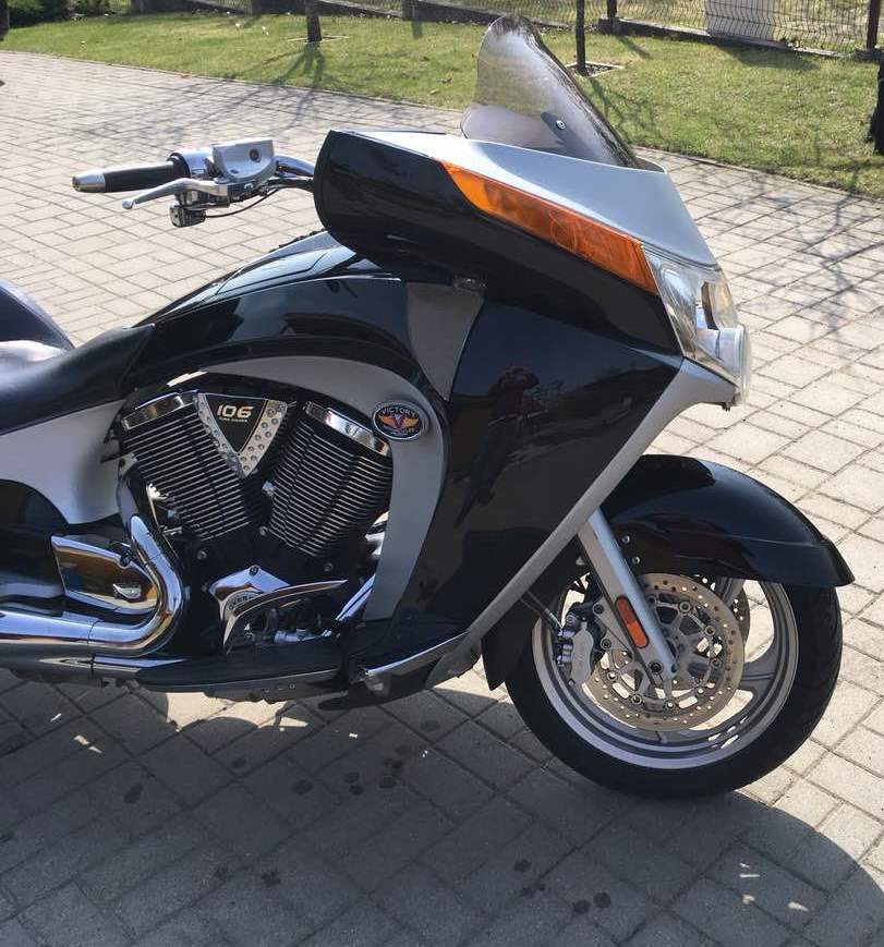 Victory Vision Aero Light Tinted Windshield 14" by AJ Baggers