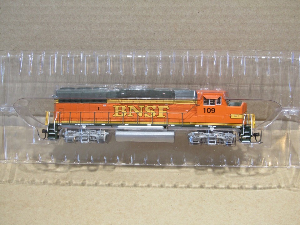 Athearn HO BNSF Locomotive GP 60M 109 Heritage II #91516 DCC Quick Plug ...