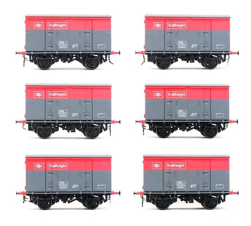 DAPOL 'O' GAUGE 7F-049-002 RAKE OF 6 RAILFREIGHT RED/GREY 12T GOODS ...