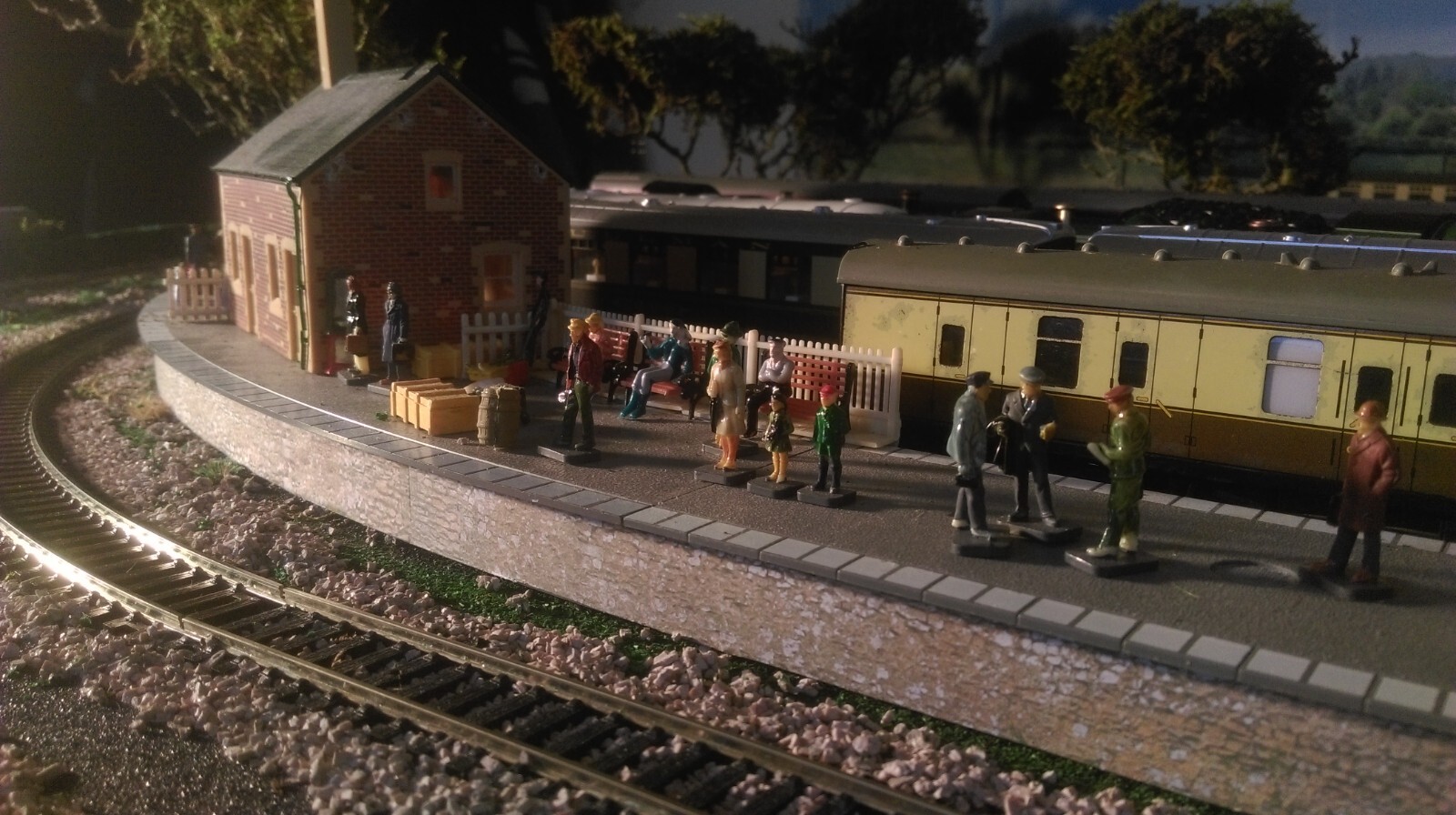 00 Gauge Station Platform Wall Adhesive Veneer 29cm x 9 strips of Stone ...