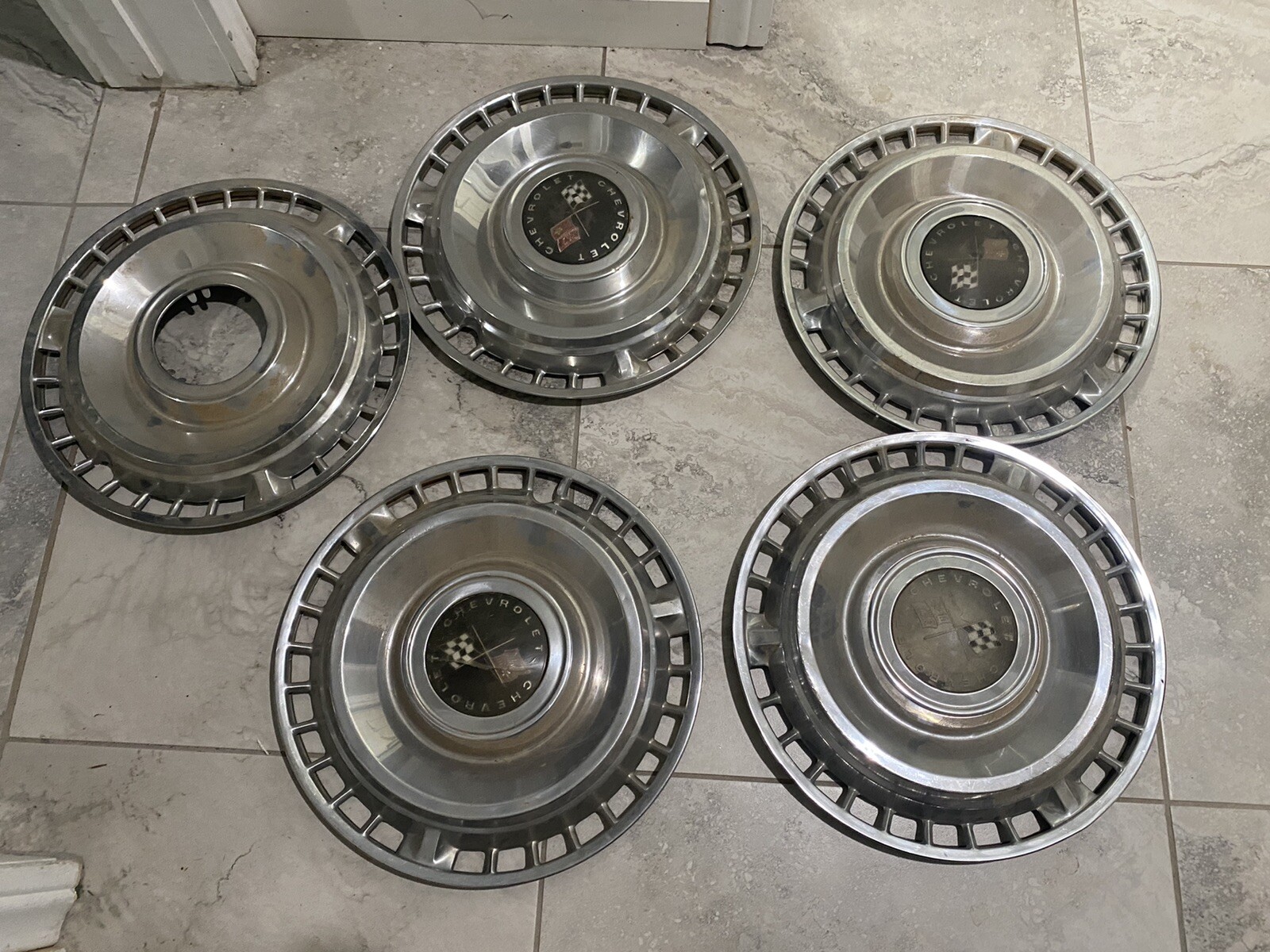 USED LOT OF 5 1961 CHEVROLET IMPALA BELAIR BISCAYNE 14'' WHEEL HUB CAPS ...