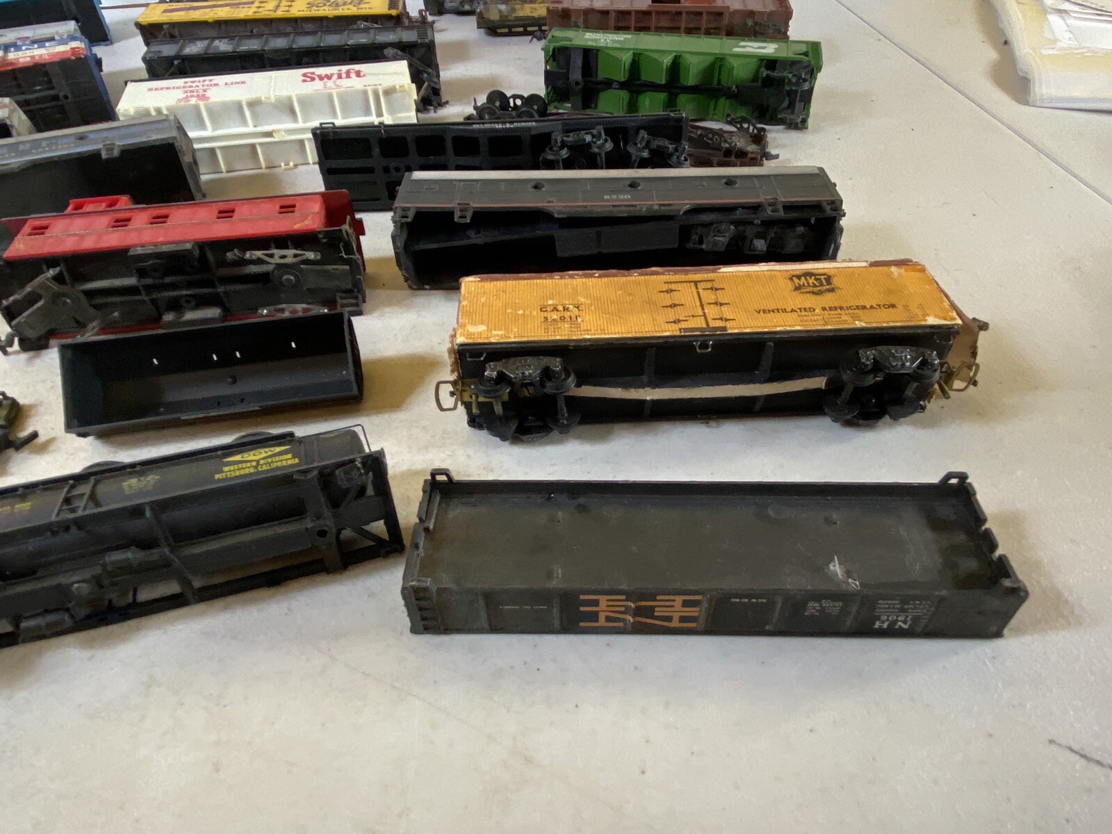 Vintage HO Gauge Model Train Cars Railroad Parts Lot customs shells ...