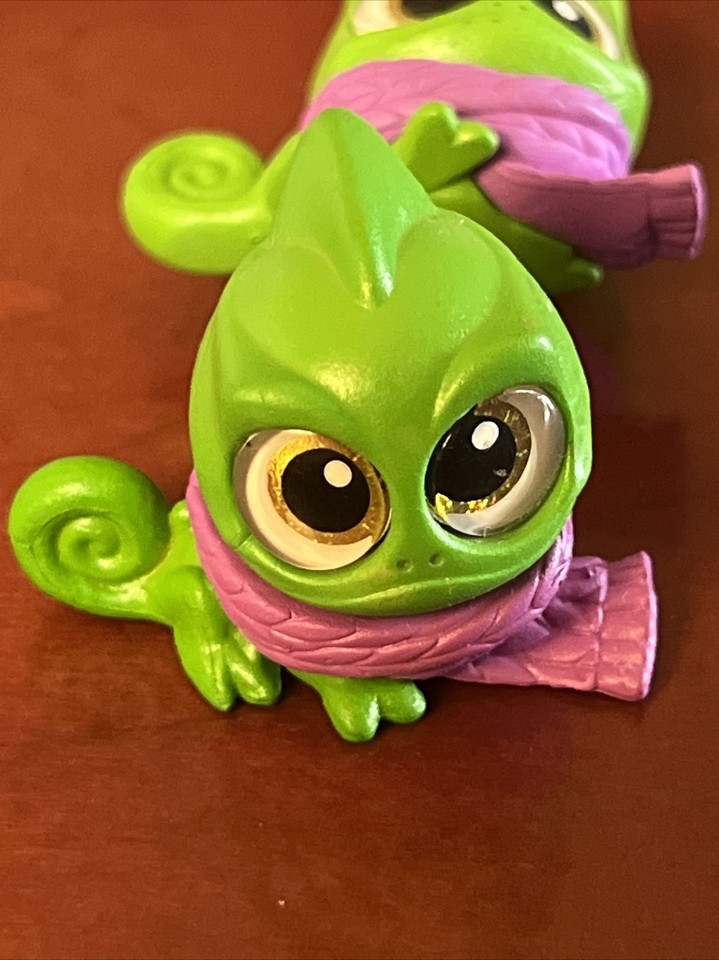 Disney Doorables Ultimate Vacation Snowy Getaway Pascal Common | eBay