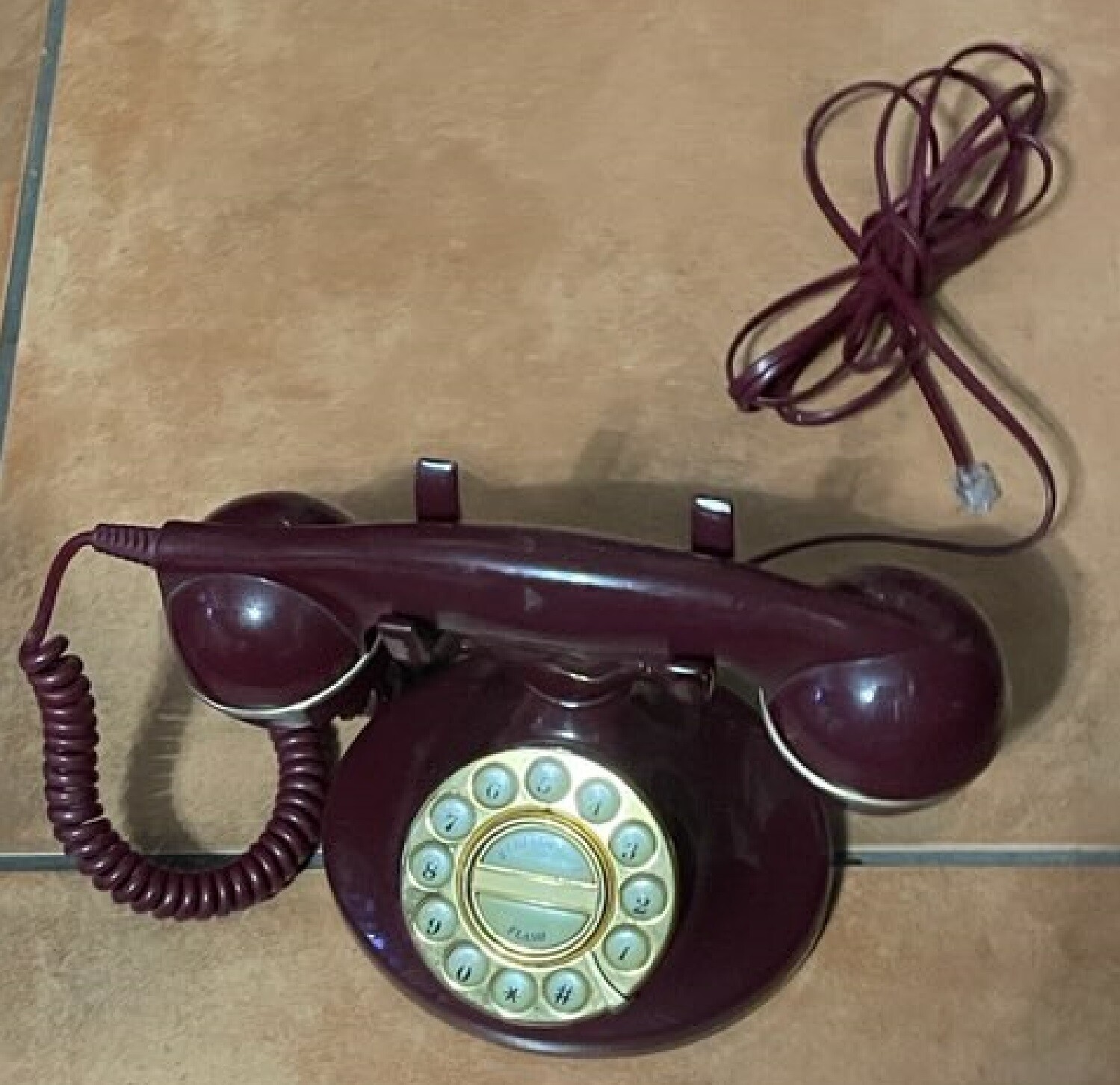 Vintage looking Telephone Microtel Phone #964 Burgundy Receiver Rests ...