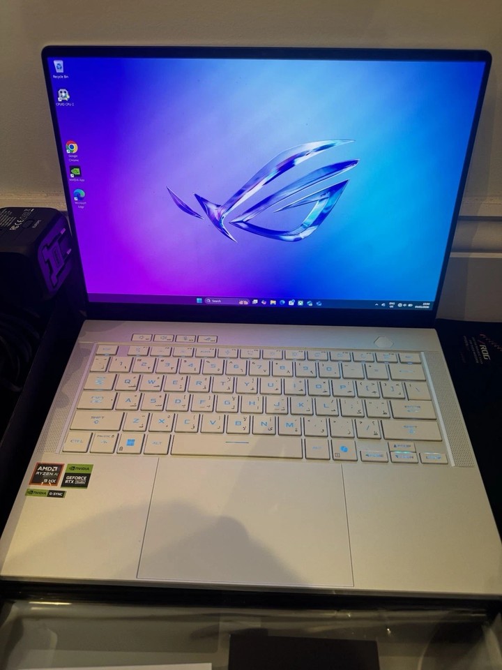 ASUS ROG Zephyrus G14 RTX 5070Ti Ryzen AI 9 32GB Ram 1TB SSD +3 Year ...