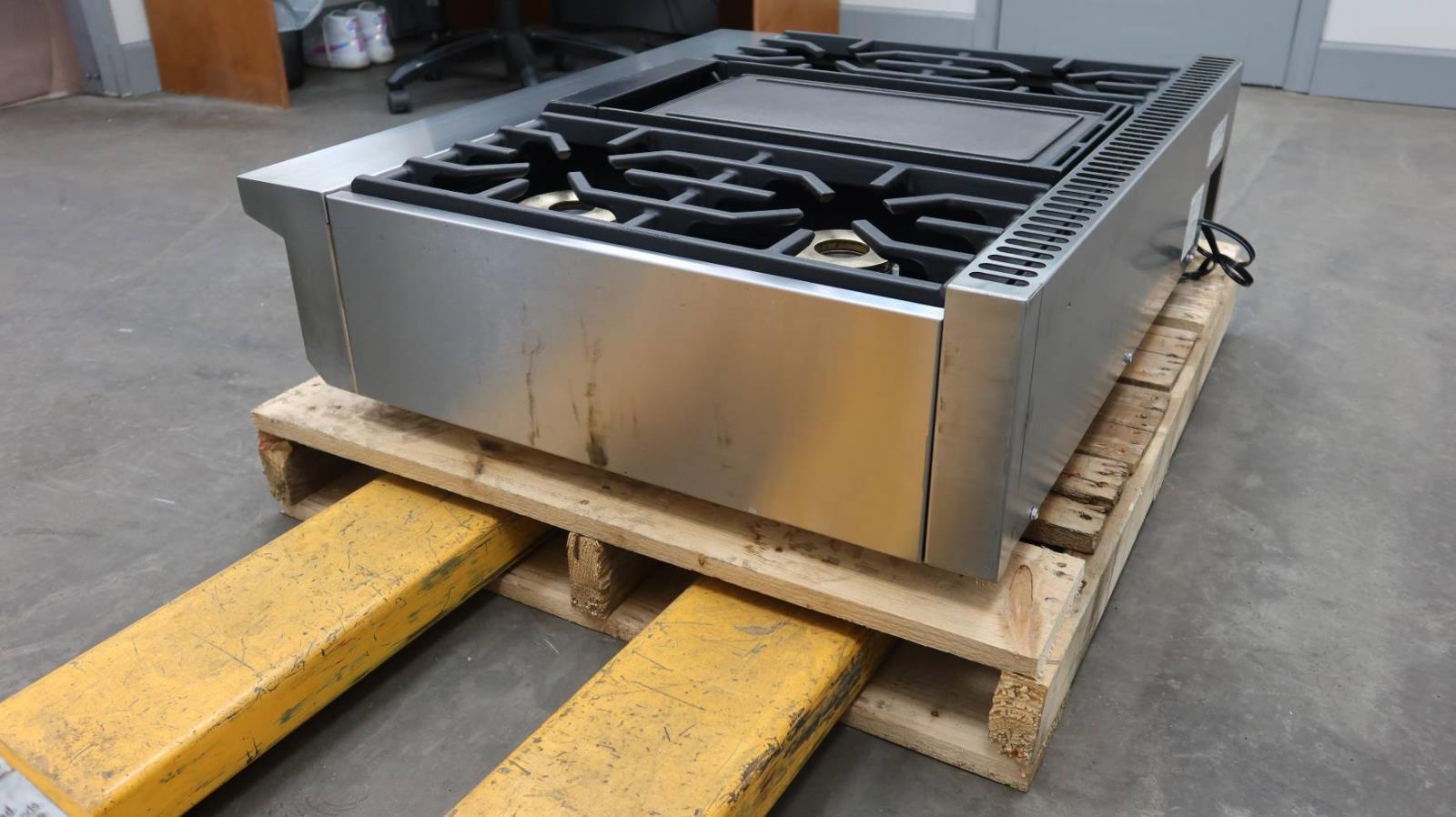 Viking 36 Inch 4 Burner + Griddle Natural Gas SS 7 Series Rangetop ...