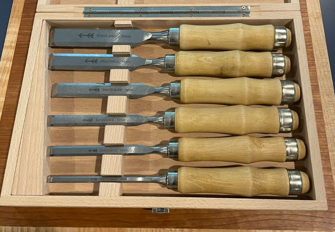 6 Pfeil Beveled Edge Chisel Set of 6, 10, 12, 16, 20 and 26mm in a wood ...