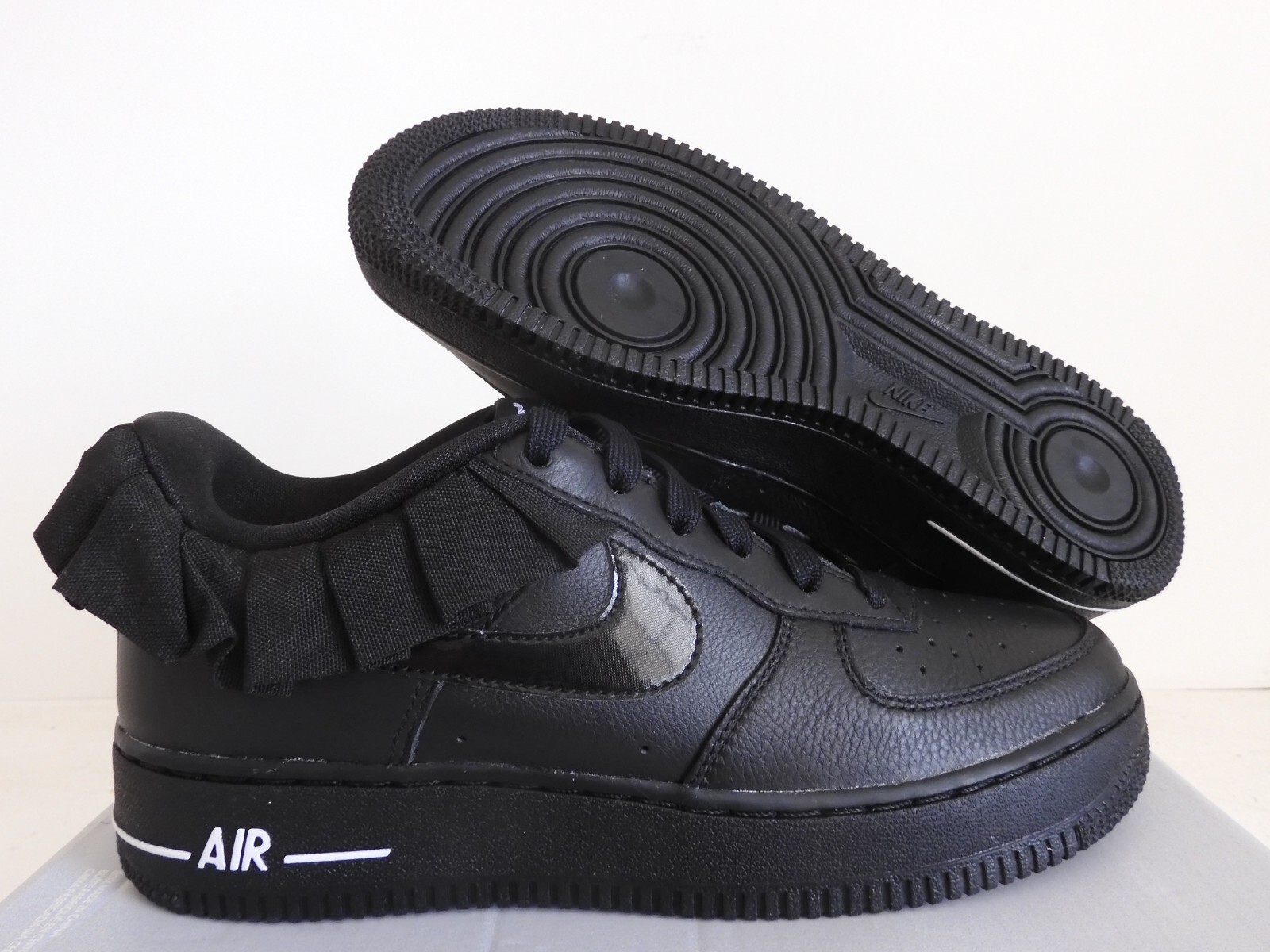 NIKE AIR FORCE 1 LV8 RUFFLE QS (GS) BLACK-WHT SZ 6Y-WOMENS SZ 7.5 ...
