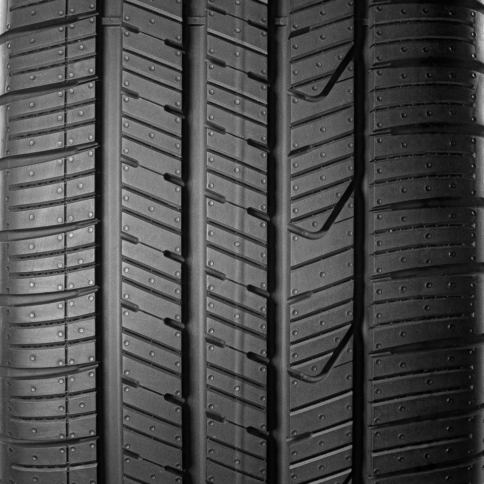1 New Pirelli P Zero All Season Plus 3 Elect - 235/40r19 Tires 2354019 ...
