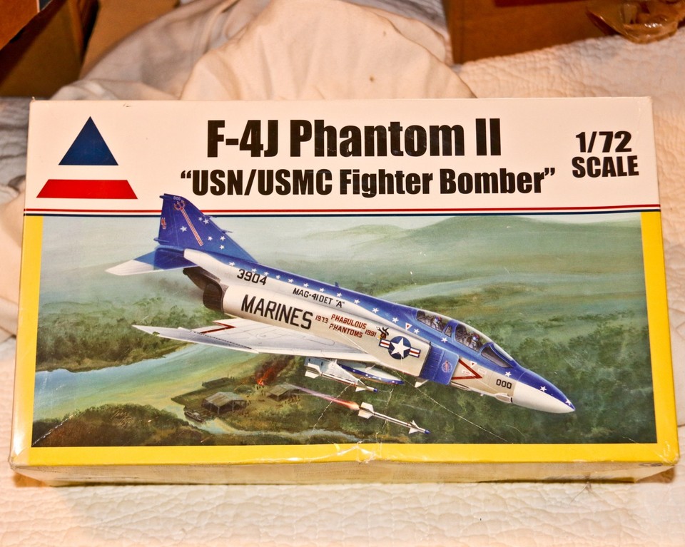 Accurate Miniatures 0411 F-4J Phantom II 1/72 Scale Plastic Model Kit ...