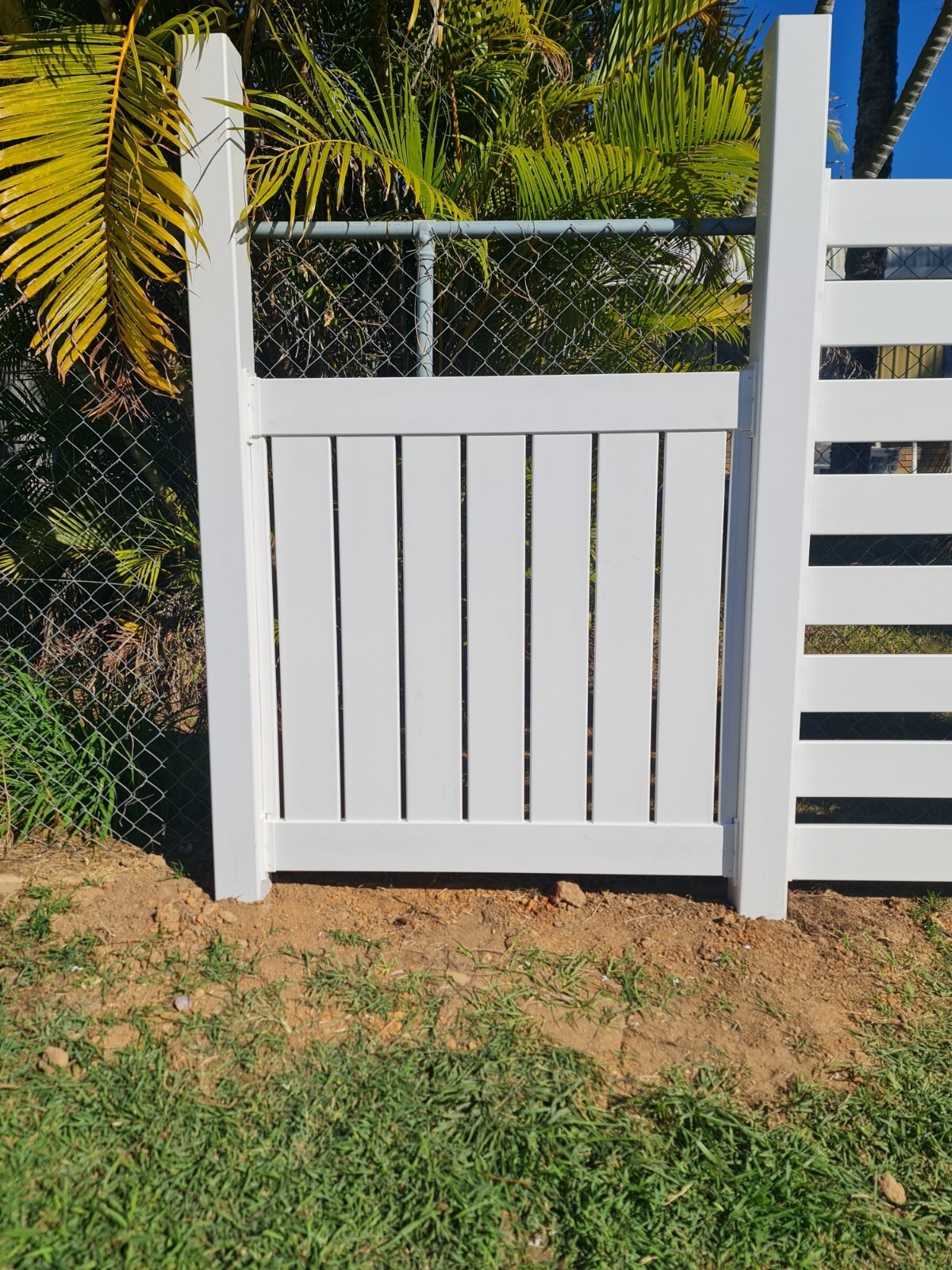 White PVC Polymer Slat Fence - Vertical Slats - Prices per Square Metre ...