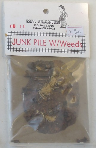 4k206 HO scale Mr. Plaster junk pile with weeds track-side scenery | eBay