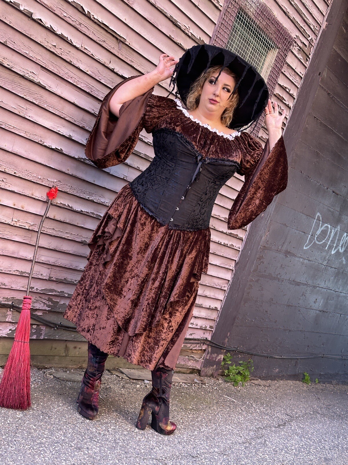 Brown velvet Renaissance dress-boss Wench-cosplay-medieval-witch ...