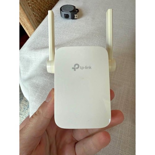 TP-Link RE105 WiFi Range Extender 300Mbps Signal Booster Internet ...