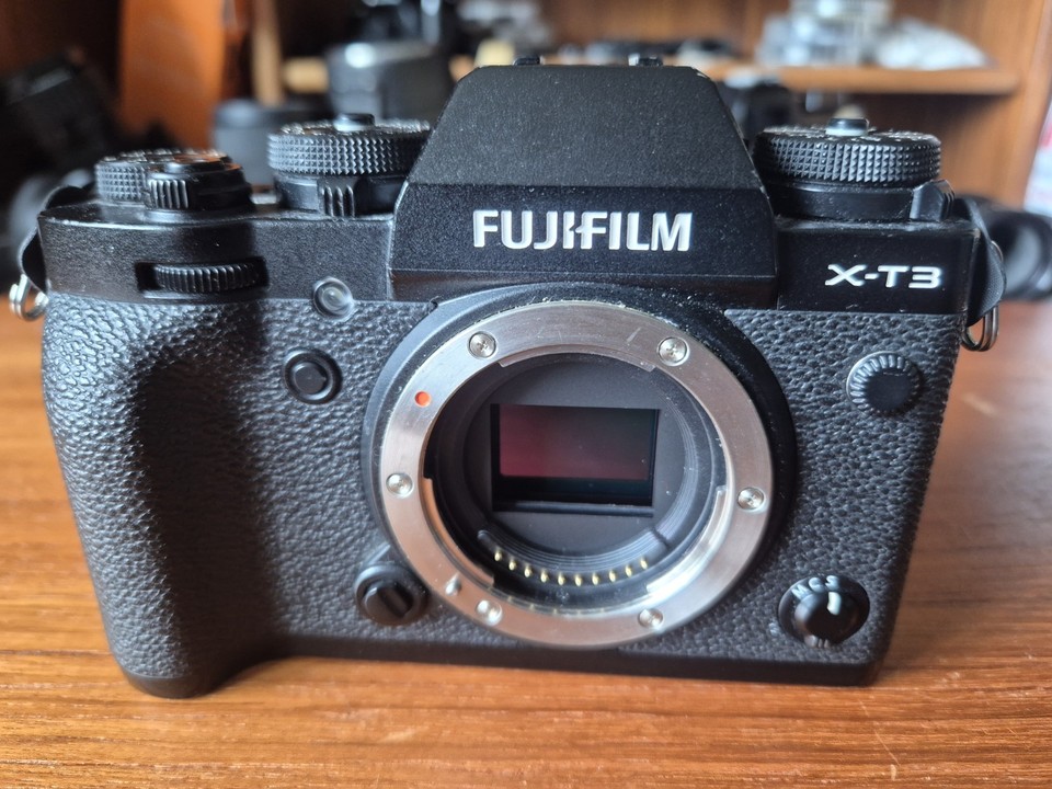 Fujifilm X-T3 Mirrorless Camera 26.1MP Black With 2x Fujifilm Batteries ...