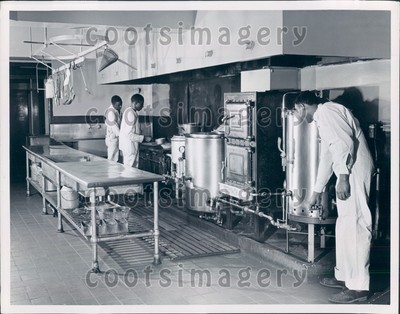 Prisoners Working in Jefferson County Jail Kitchen Alabama Press Photo ...