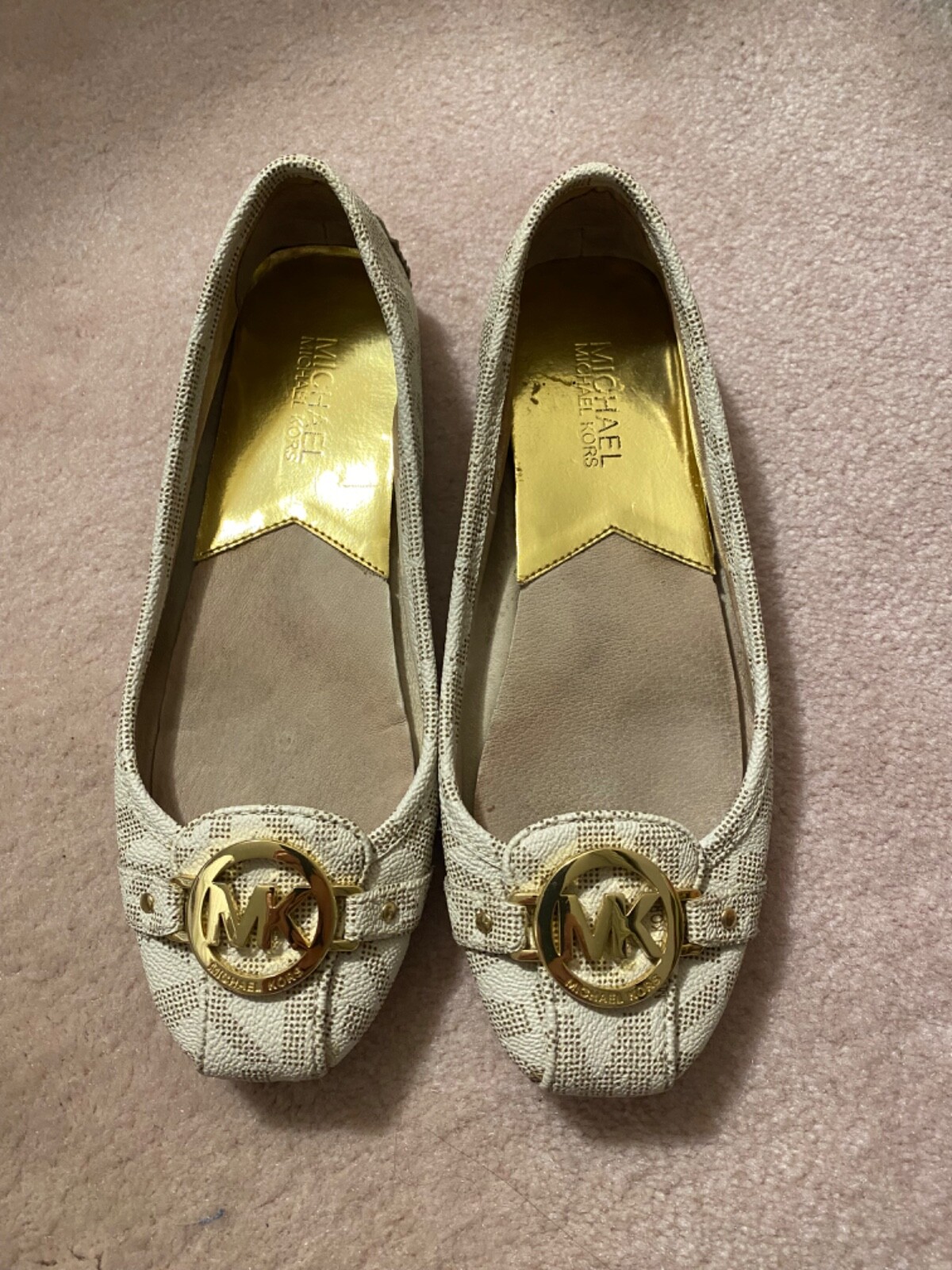 Michael KORS GOLD MK LOGO VANILLA SIGNATURE SLIP ON F… - Gem