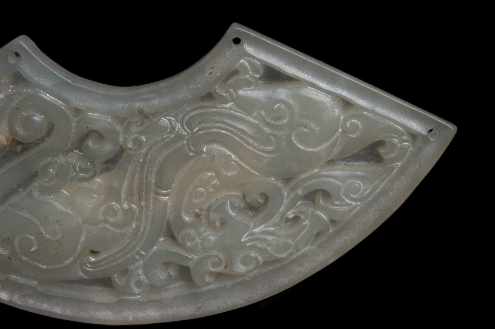 China 18./19. Jh. Qing - A Chinese Carved White Jade 'Huang' Pendant ...