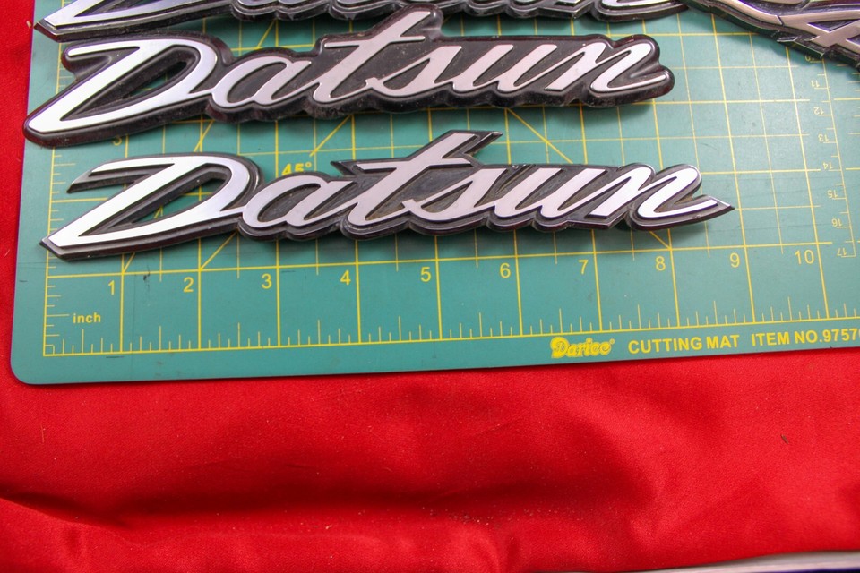5 "Datsun" Script Emblems & 3 240Z Badges | eBay