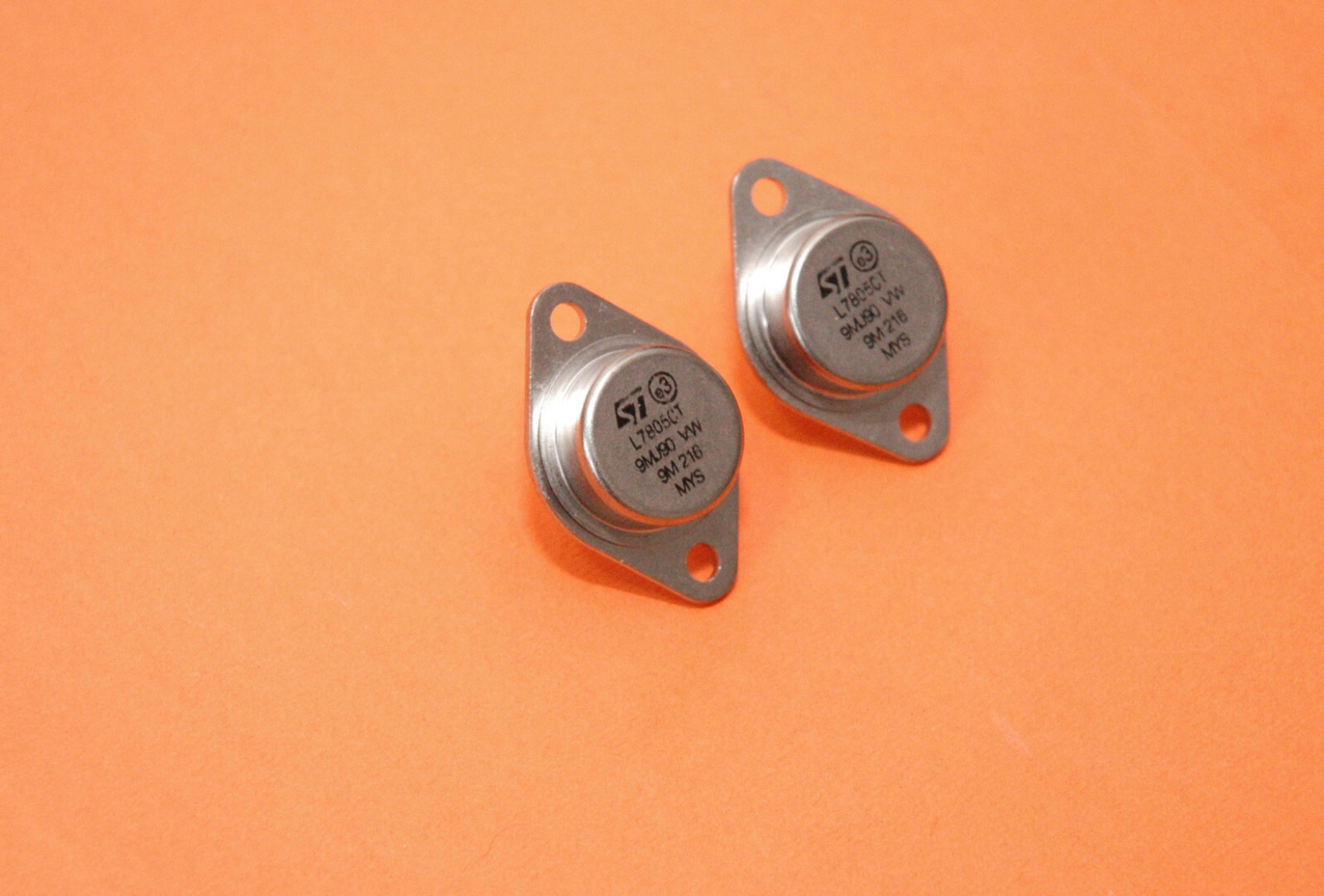 Voltage Regulator-L7805CT -7805 5V/1.5A /2A -TO3- STM-LOT of 2pcs -PACK ...