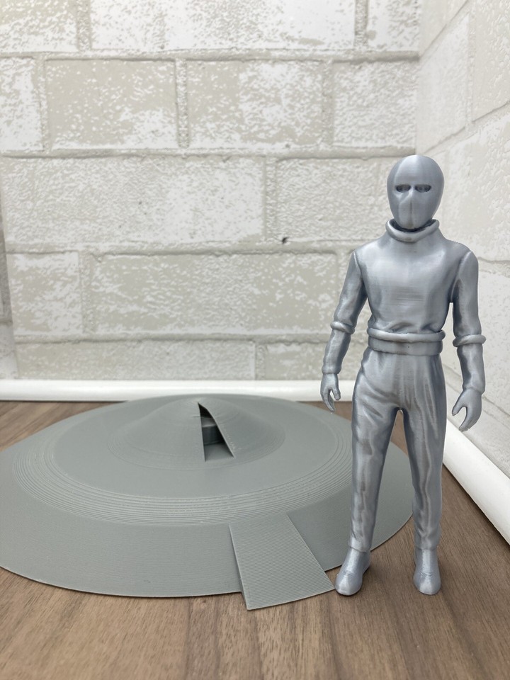 Klaatu And Gort From The Day the Earth Stood Still Gort And Klaatu ...
