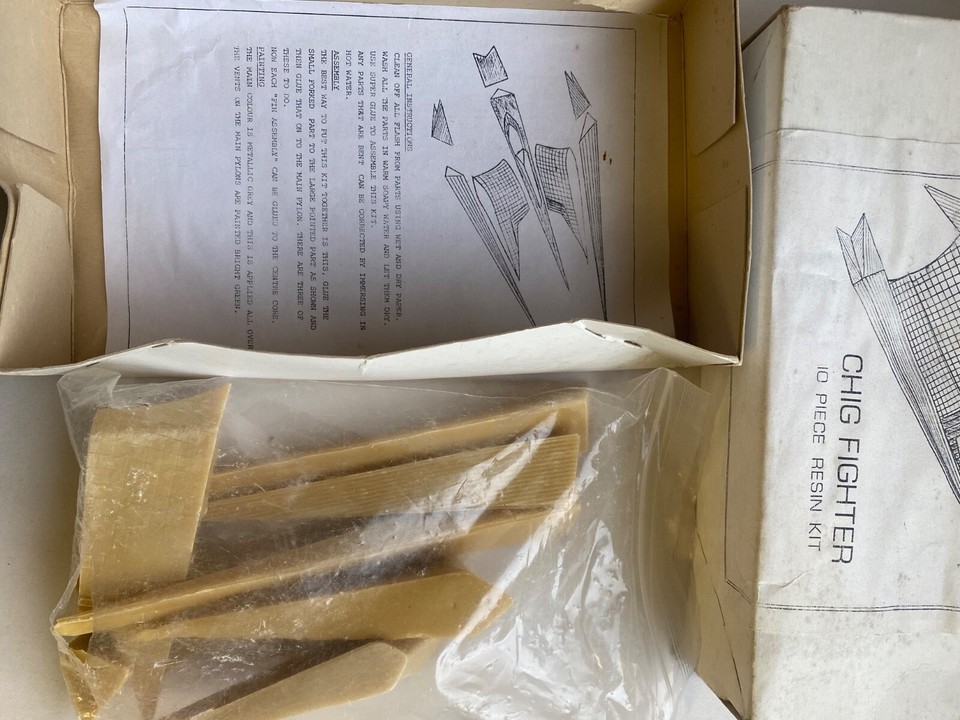 Space Above and Beyond Chig Fighter Rare Original Resin Model Kit | eBay