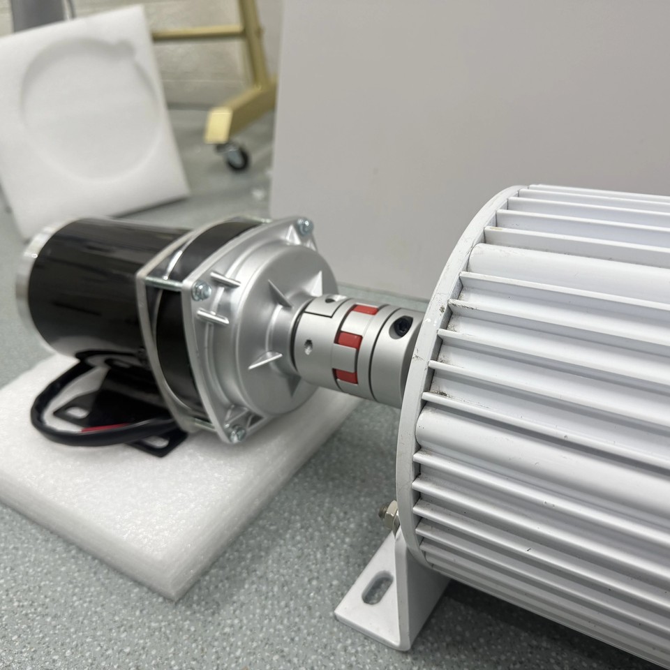 10KW Permanent Magnet Generator 380V Low Speeds 3 Phase With DC Motor ...