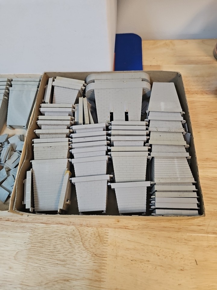 LOT of ATLAS HO SCALE PIER TRESTLE SET MISSING A FEW PIECES. | eBay