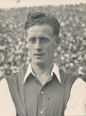 PRESS PHOTOGRAPH - Archie Macaulay - Arsenal, West Ham United, Rangers ...