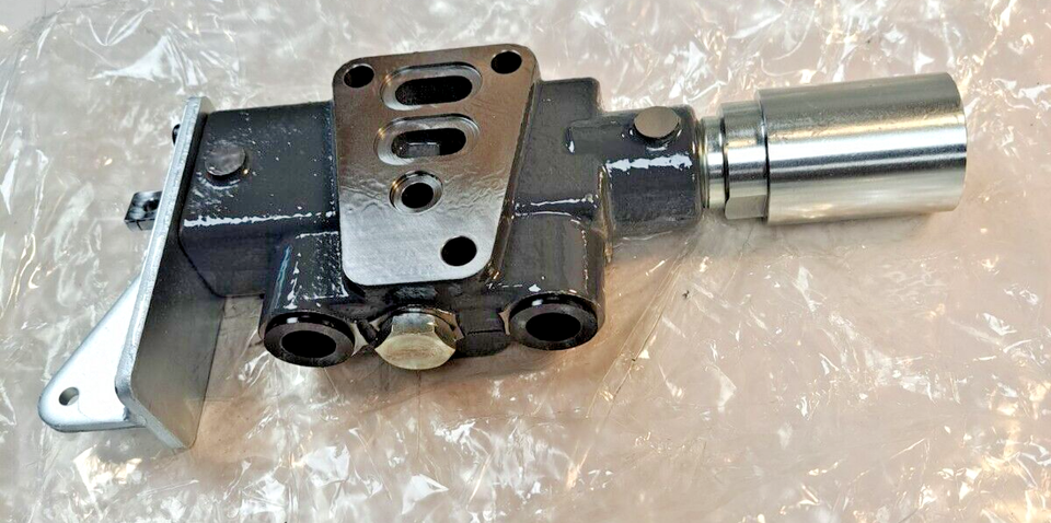 Kubota YW312-0011 Double-Acting Hydraulic Valve Rear Remote Assembly | eBay