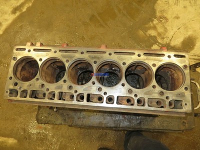 International IH D310 Engine Block Used 310DF206235 MISSING ONE MAIN ...