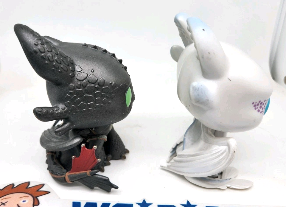 How To Train A Dragon Toothless 686 & Light Fury 687 Vinyl Figure Lot ...