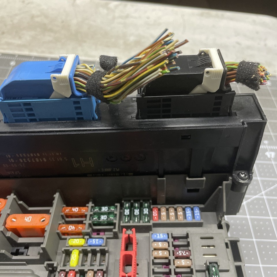 BMW E90 E92 Power Distribution Junction Box Body Control Module Fusebox ...