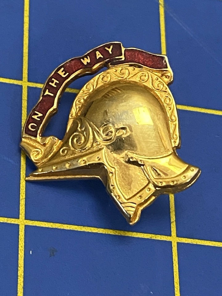 WWII US ARMY 579TH FIELD ARTILLERY BATTALION DUI DI CREST PIN | eBay