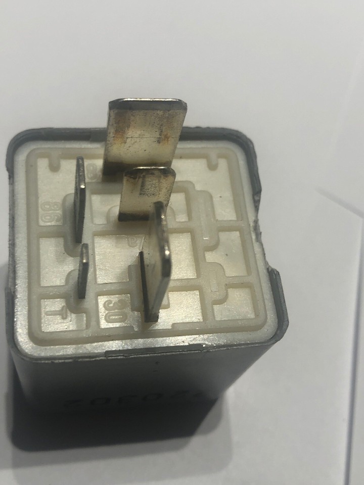 FUEL PUMP RELAY # 372 - AUDI 100 90 A4 A6 A8 VW PASSAT - 4D0951253 | eBay