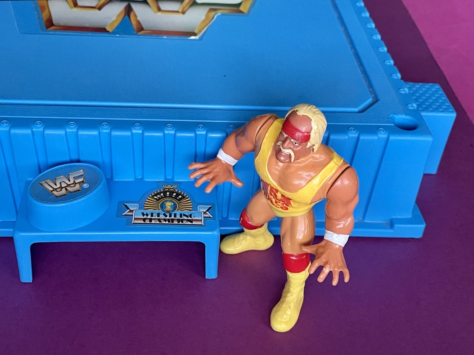 WWF Wrestling RING + OVP Box Figuren 1992 Hasbro WWE WCW NWO Hulk HOGAN ...