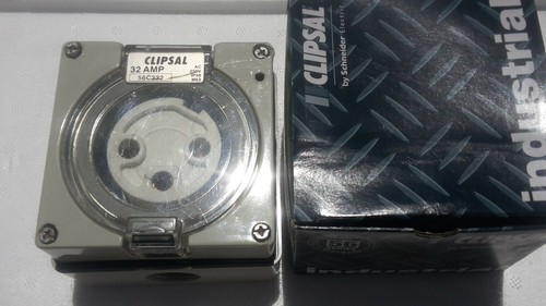 Clipsal 56C332 Outlet 250V IP56 32A Indoor Outdoor Power Point 3 Round ...