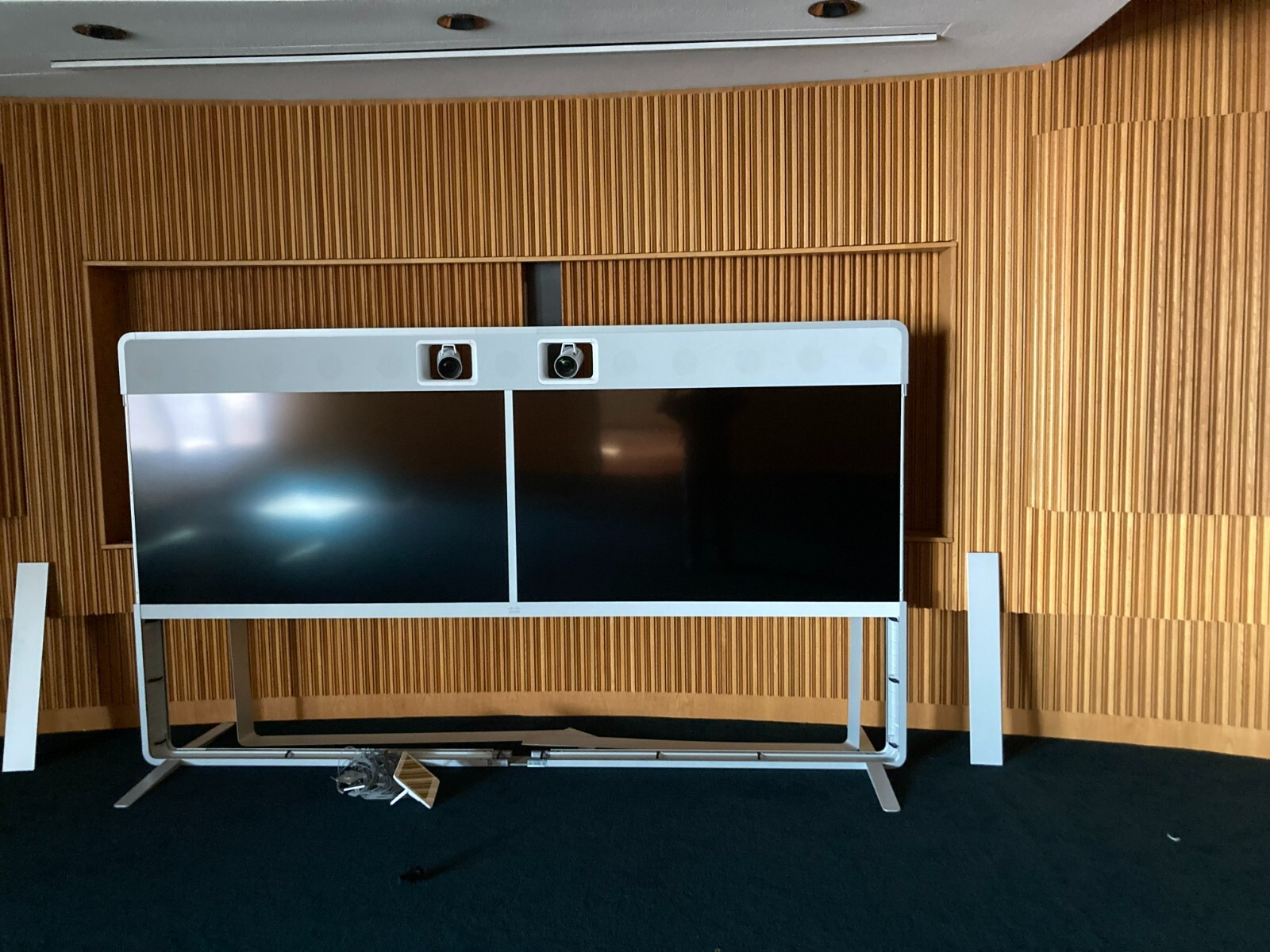 Cisco CTS-MX800S-2CAM-K9 MX800 Telepresence 70" Dual Camera/Dual ...