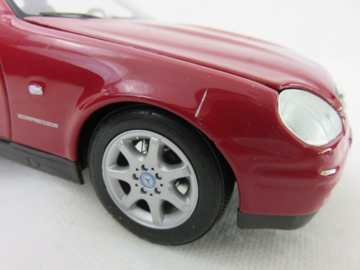 Maisto Bright Red Convertible Mercedes Benz SLK 230 Scale 1 Maisto Bright Red Convertible Mercedes Benz SLK 230 Scale 1