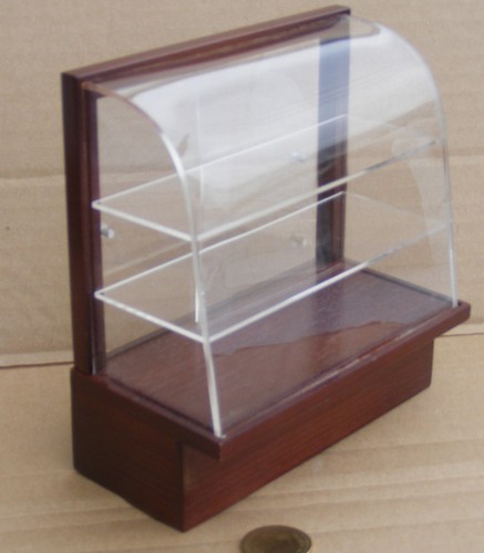 Medium Mahogany Colour Wood And Acetate Display Tumdee 1:12 Scale Dolls ...