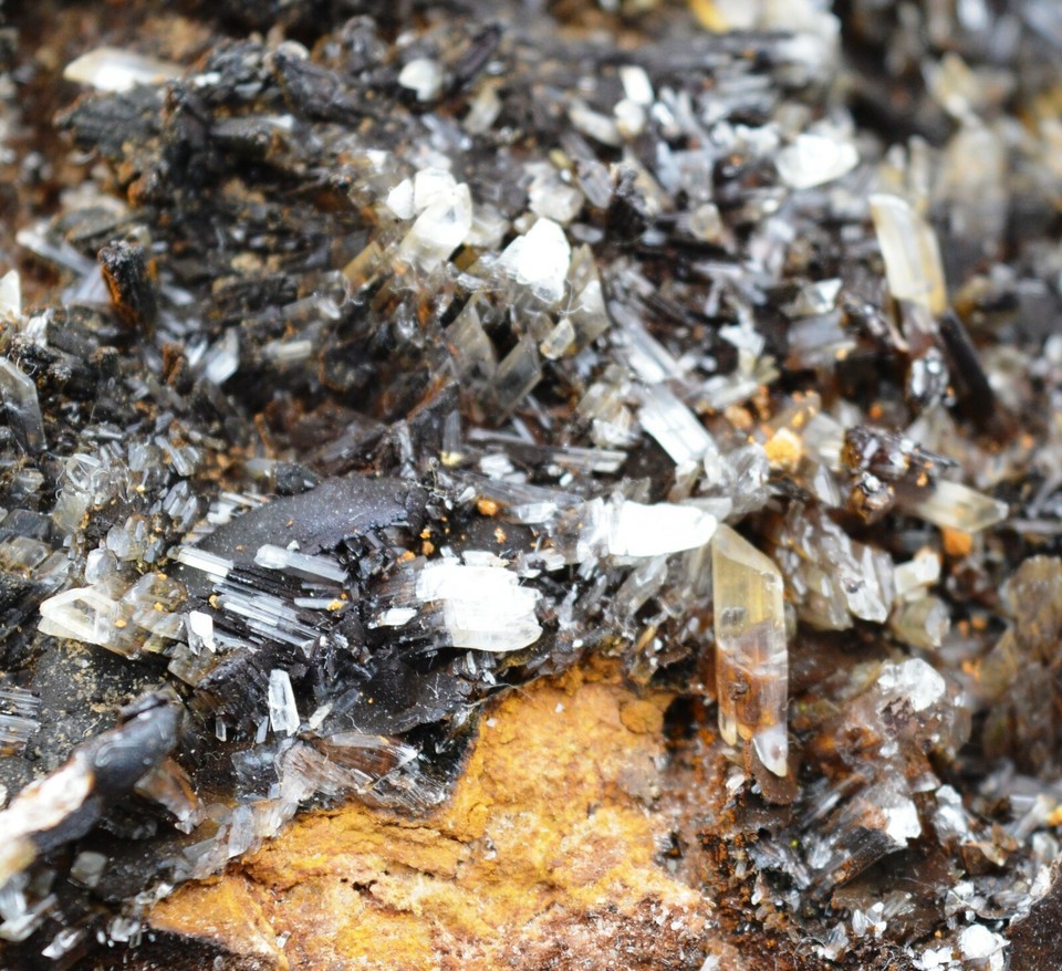 Emimorfite E Limonite - 777 Grammi - Santa Eulalia, Chihuahua, Messico ...