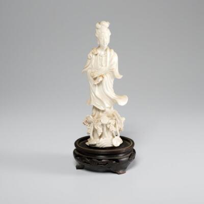 Blanc de Chine Chinese White Paste Porcelain Guanyin Guanjin Goddess ...