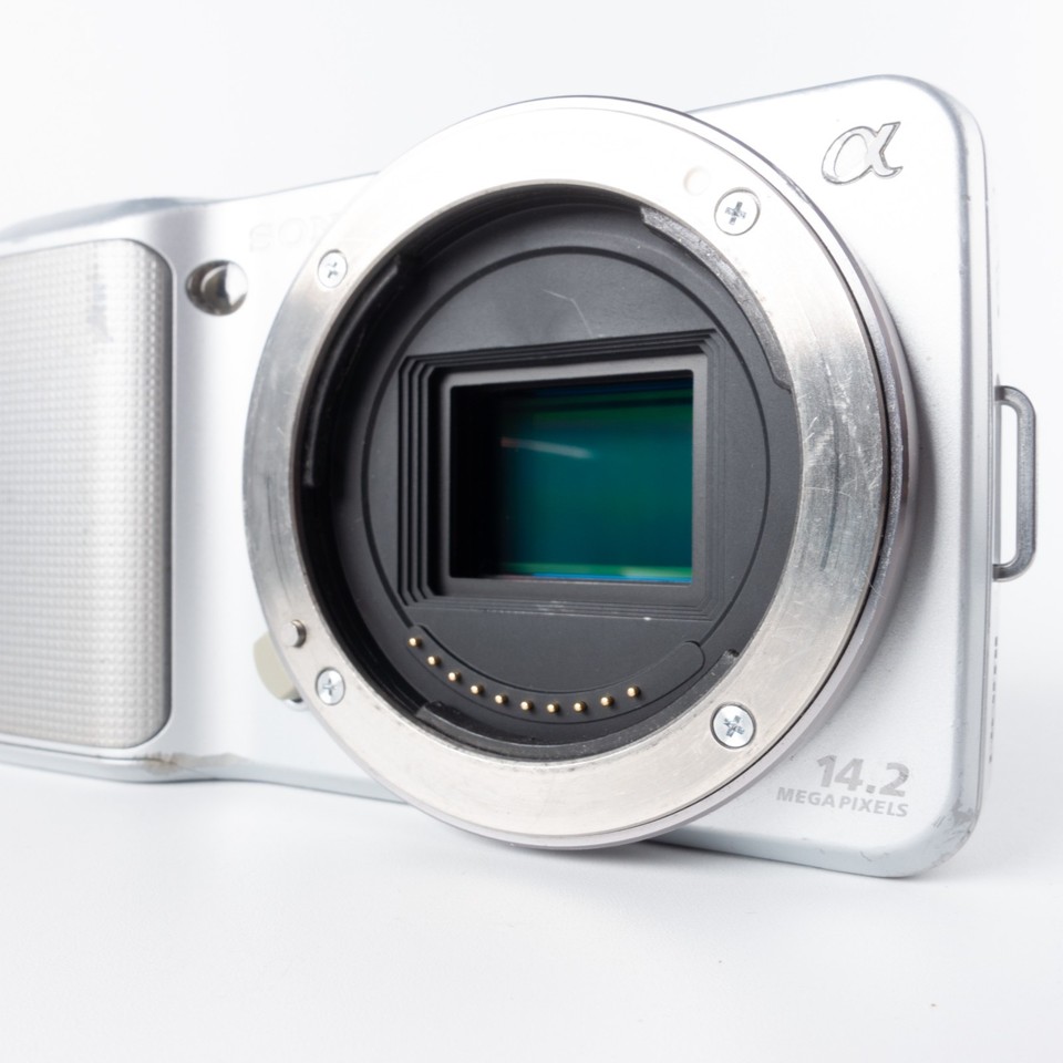 Sony Alpha NEX 3 APS-C 14.2MP Mirrorless Digital camera Body - Silver ...
